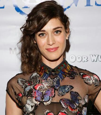 Lizzy Caplan Biography, Body Statistics, Facts