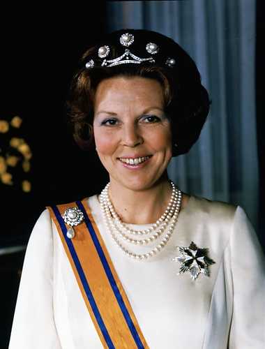 F A S H I O N E X P A T: Beatrix Koningin der Nederlanden