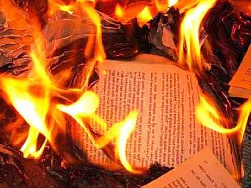 Oltra Bitácora: QUEMAR LIBROS A LA ISLANDESA