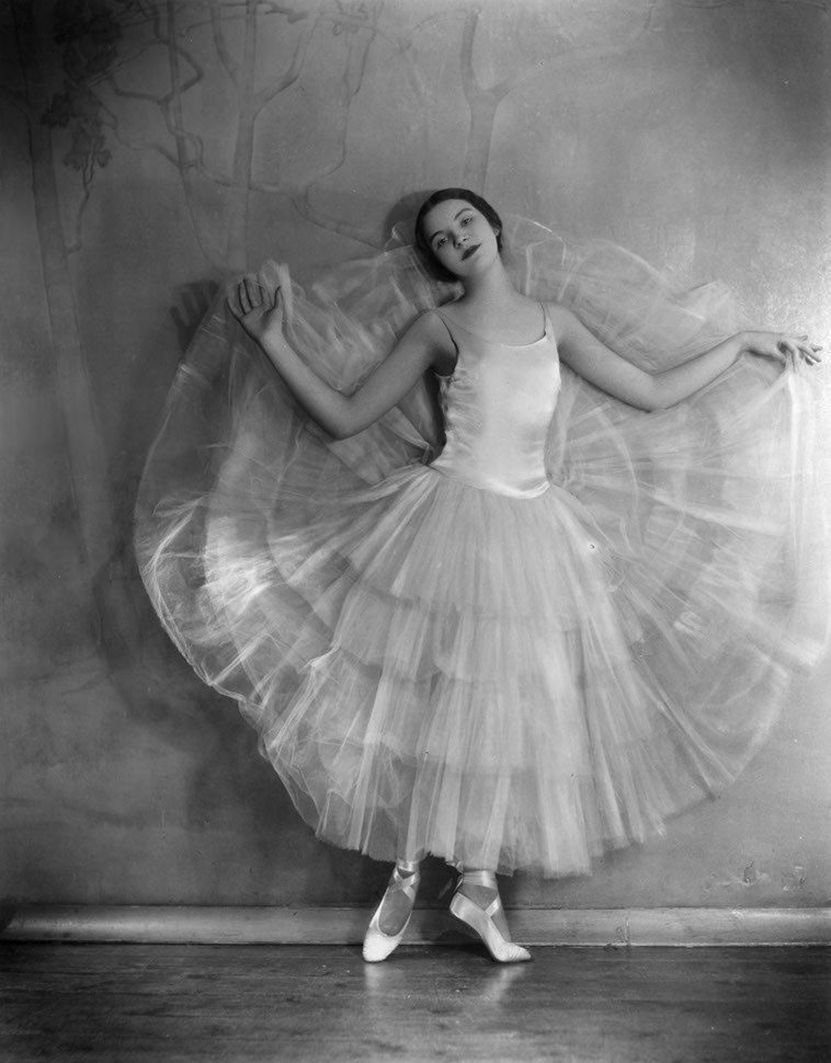 25 Gorgeous Vintage Photographs of Ballet Dancers From Between the ...