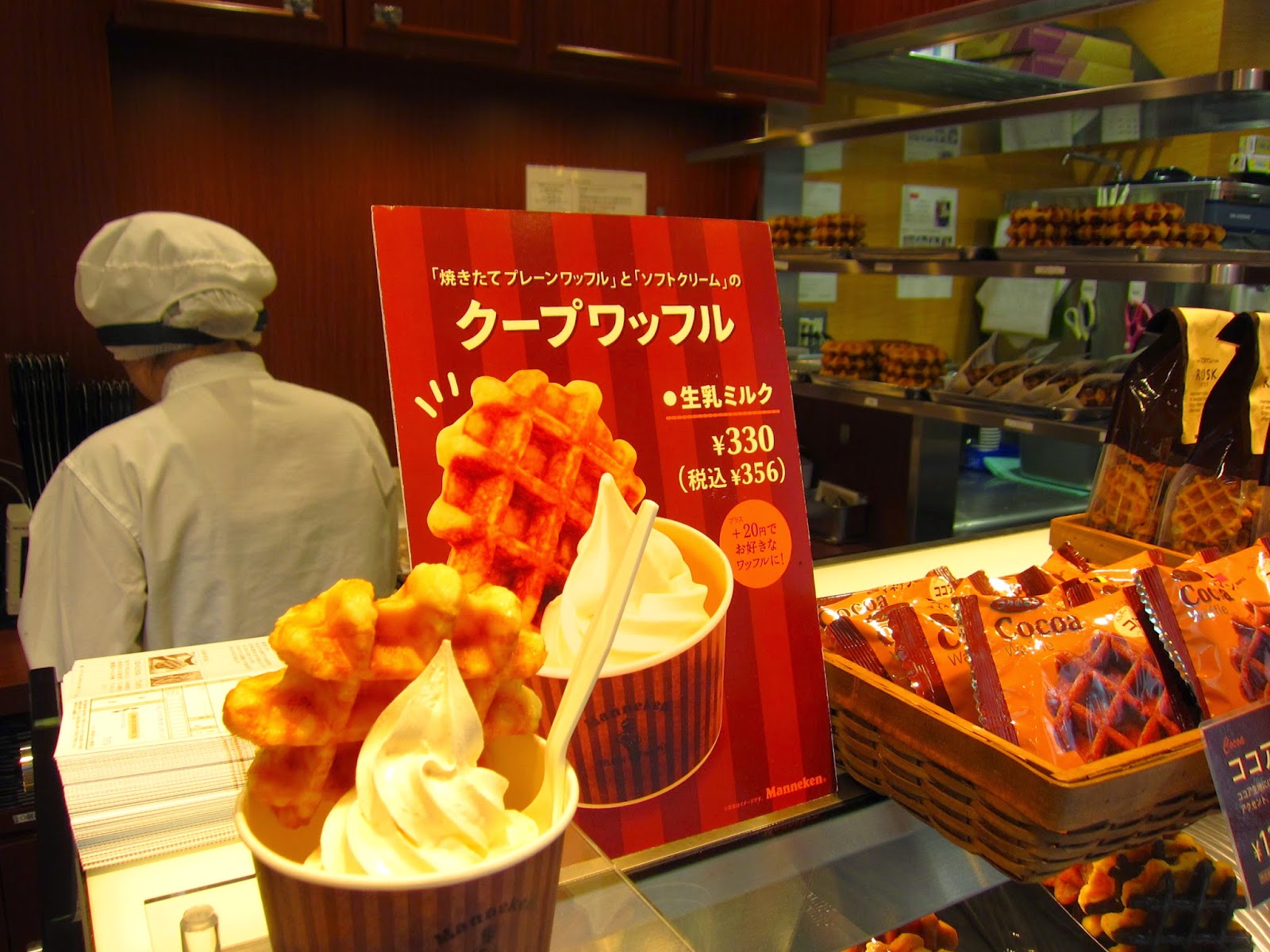 Tokyo Belly: AOYAMA: I spotted another Belgian Waffle shop MANNEKEN ...