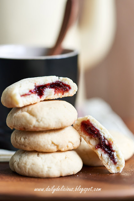 dailydelicious: Jam filled cookies