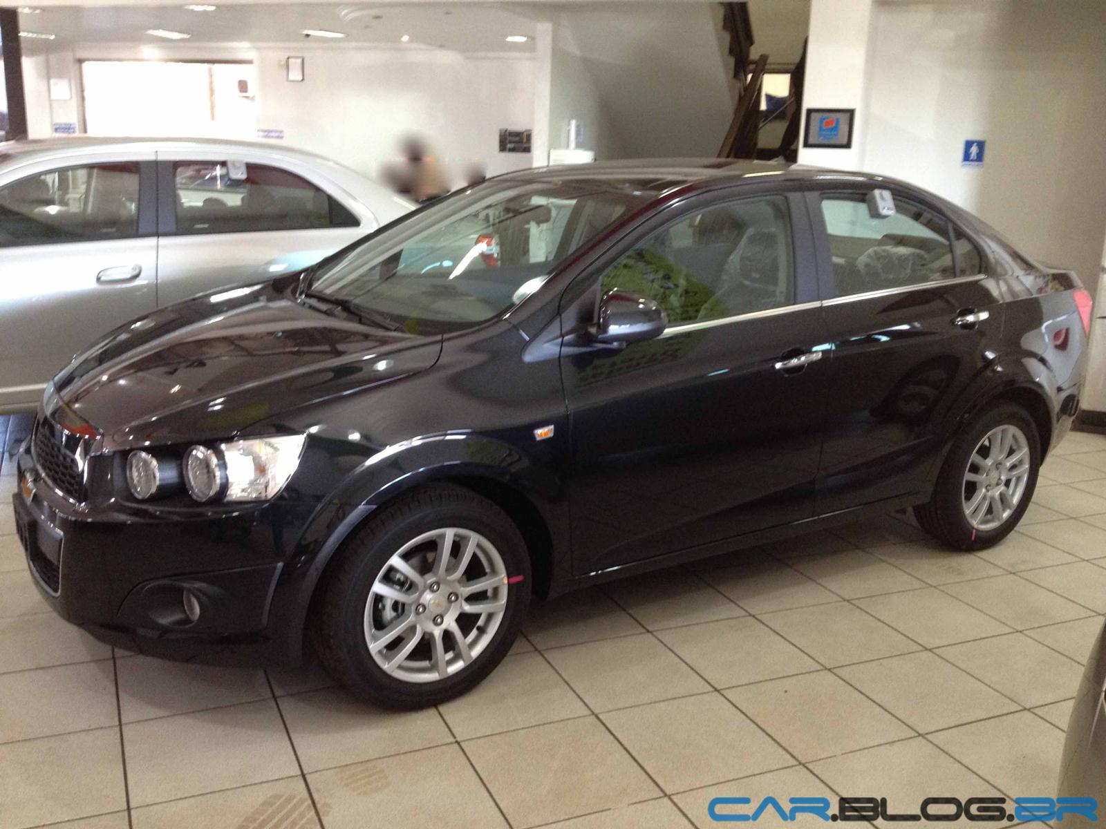 Chevrolet Sonic Sedan LTZ Automático Preto Carbon: fotos e preço