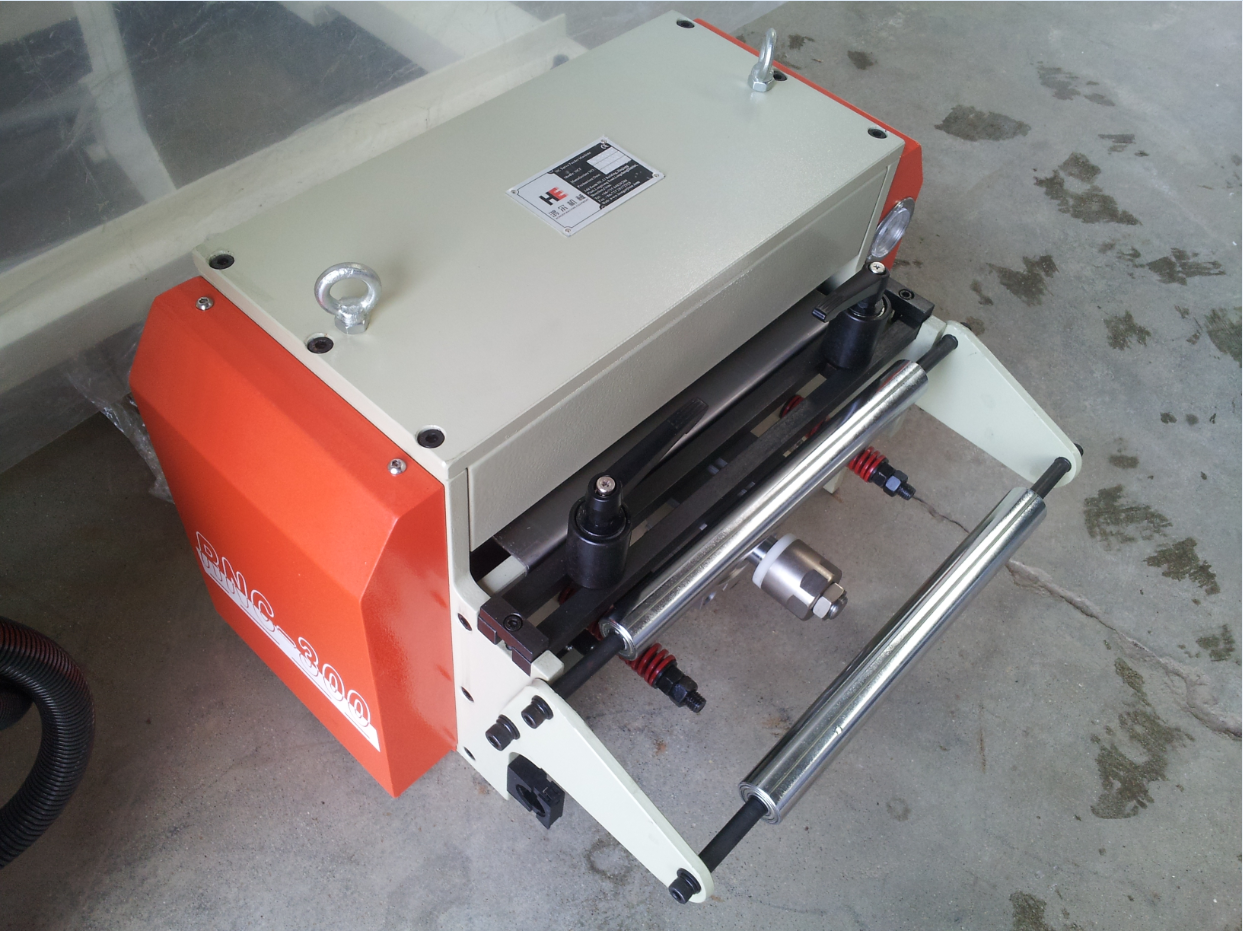HE UNCOILER FEEDER PUNCH: Auto Roller Servo High Precision Feeder ...