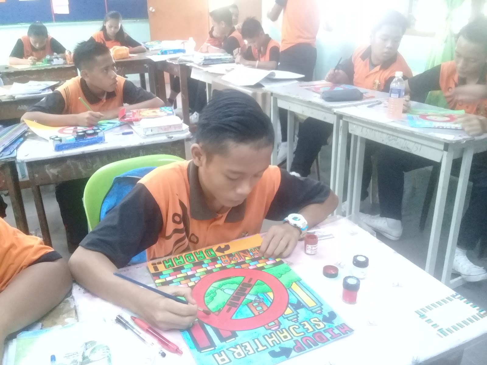 PENDIDIKAN PENCEGAHAN DADAH SMK LUBOK ANTU: Melukis Poster PPDa