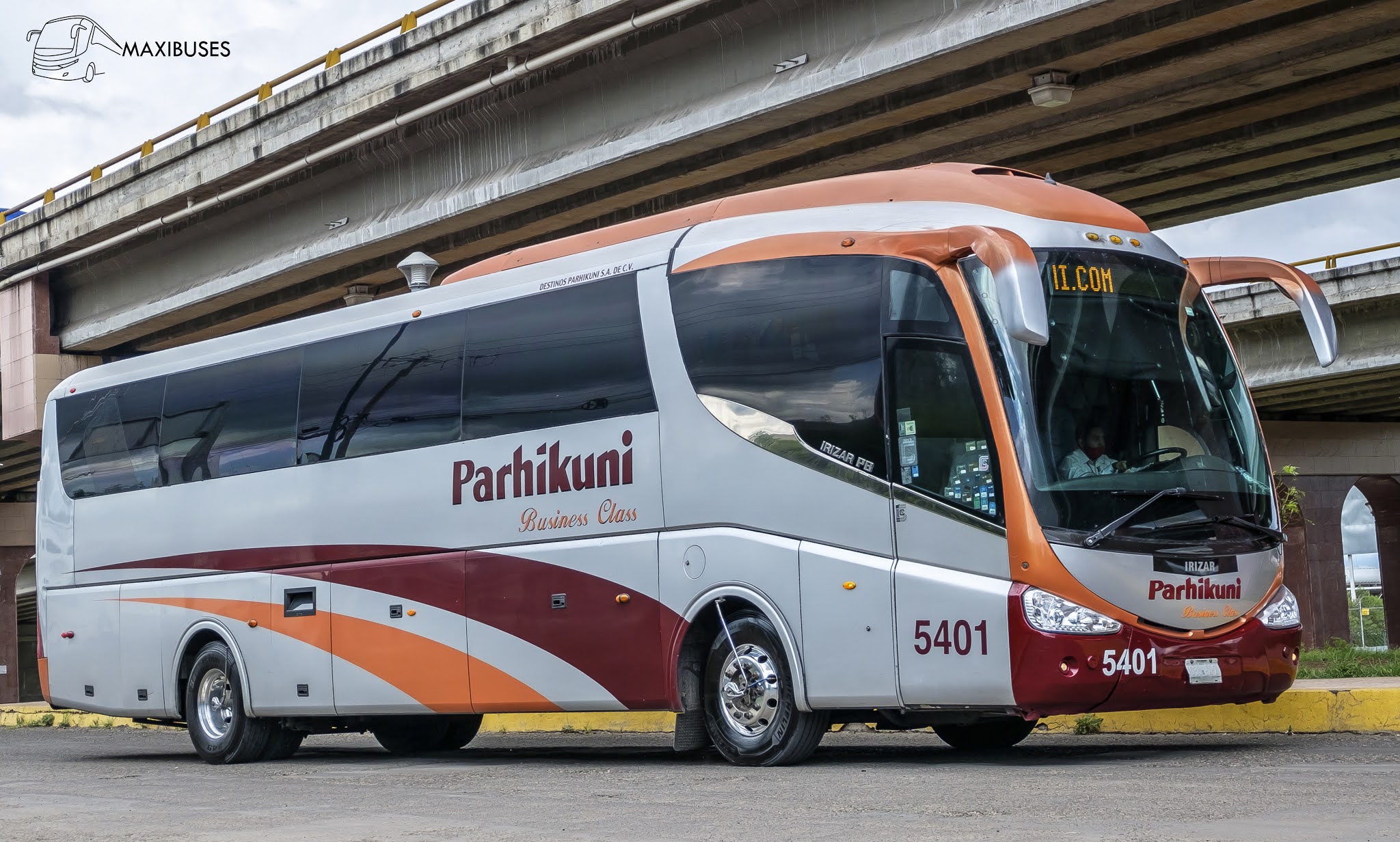 MAXIBUSES: DESTINOS PARHIKUNI, SERVICIO BUSINESS CLASS
