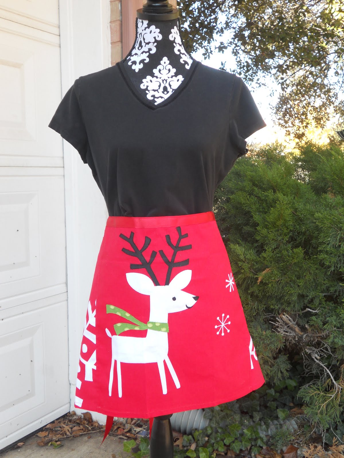 Tales Of A Needle And Thread: APRON EXTRAVAGANZA ....