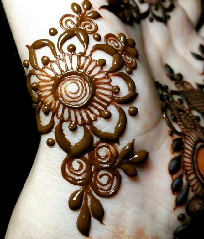 Latest top 8 Pakistani mehandi designs - missaaharshi.com ...