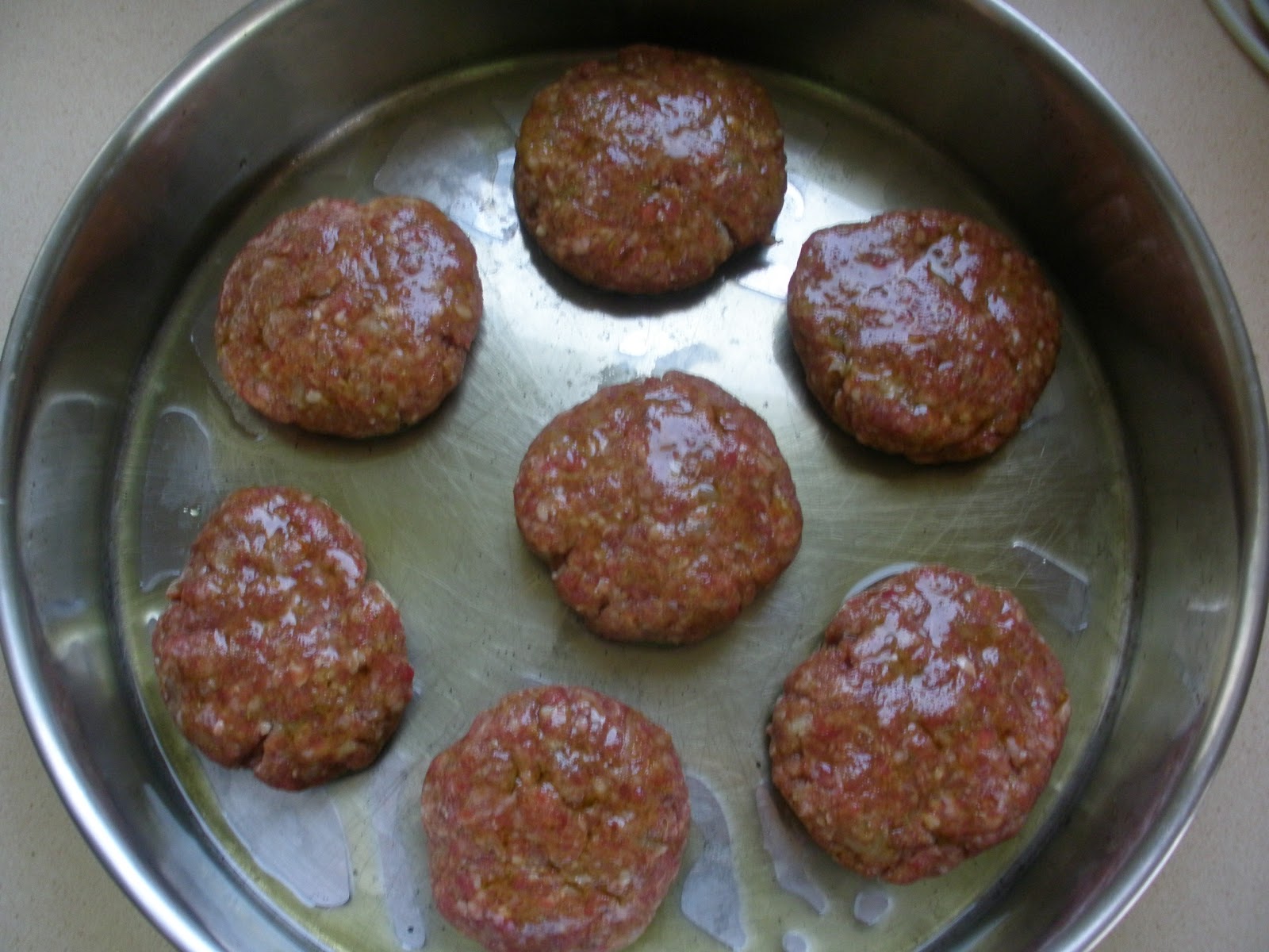 Come to cook: Μπιφτεκια με κριθαρακι στο φουρνο