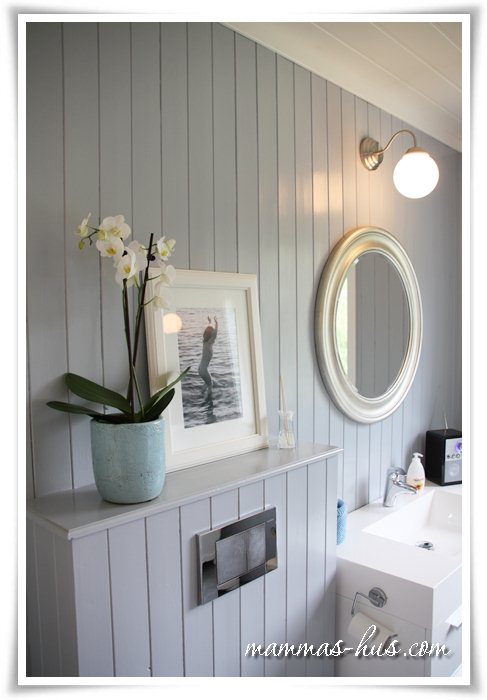 Malt panel på bad – Materialvalg for baderomsmøbler