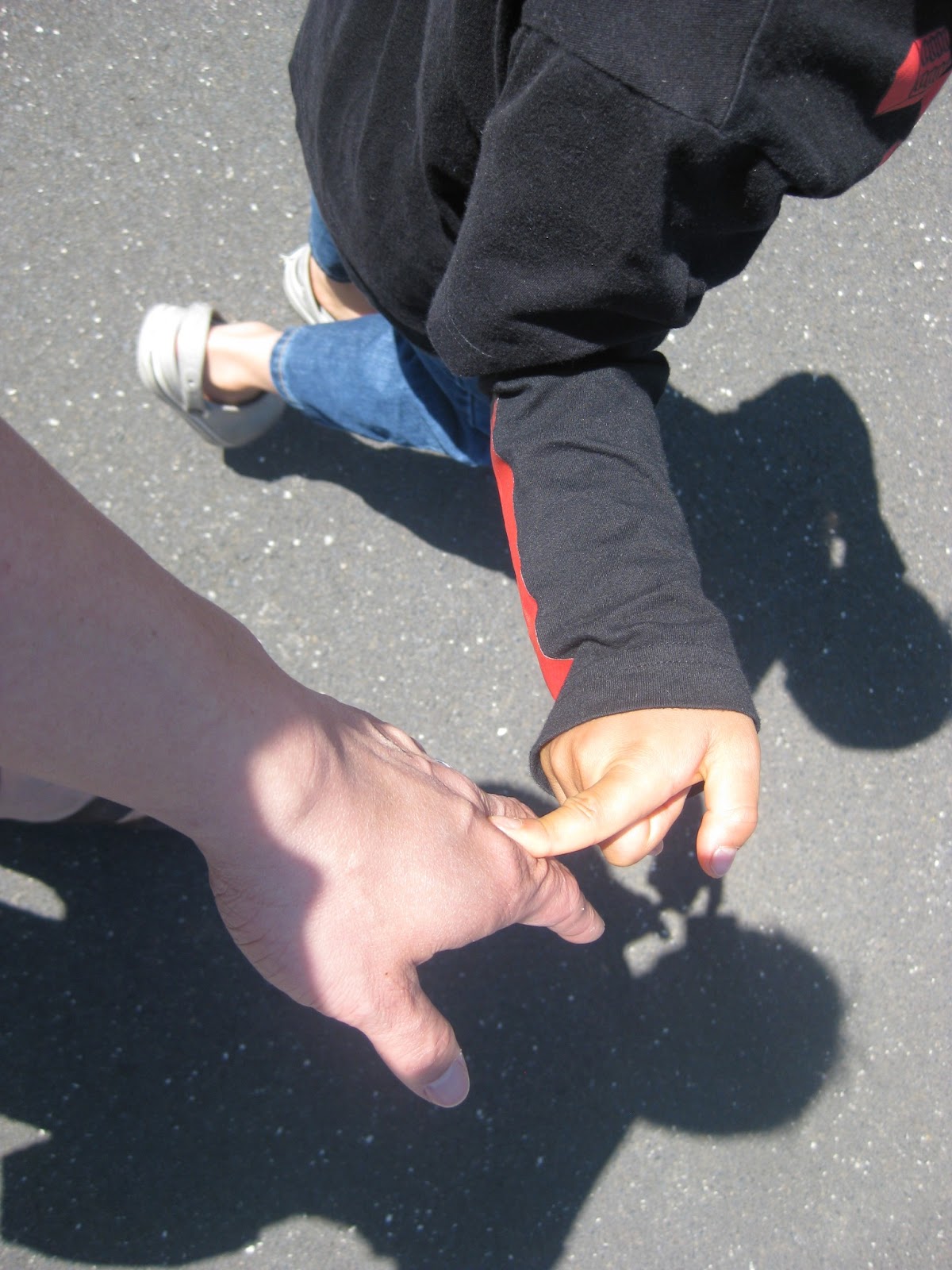 ABSOLUTE RYAN: How I hold "hands" when crossing the roads