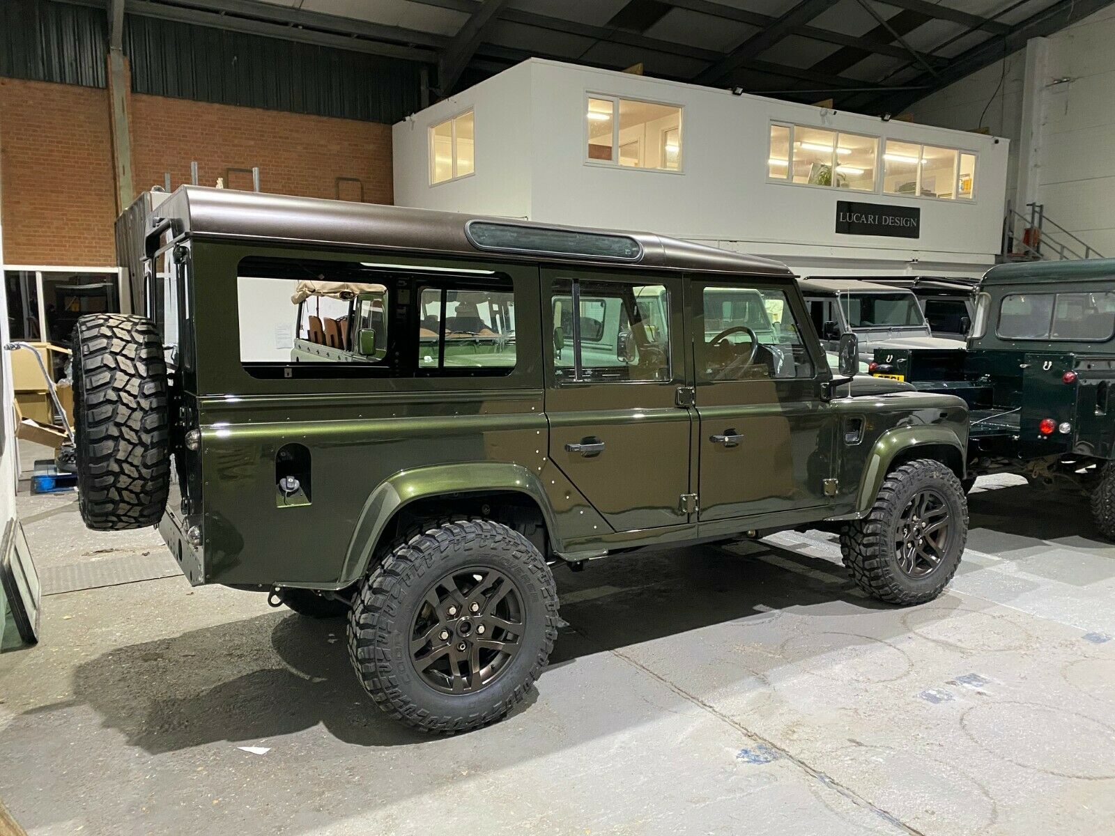 Landrover Defender: Land Rover Defender 110 2.2 TDCI 4 SEAT Station ...