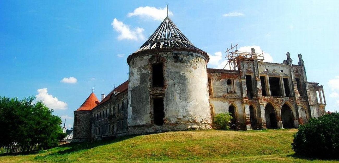 undeva la mijloc: Castelul Bánffy de la Bonțida