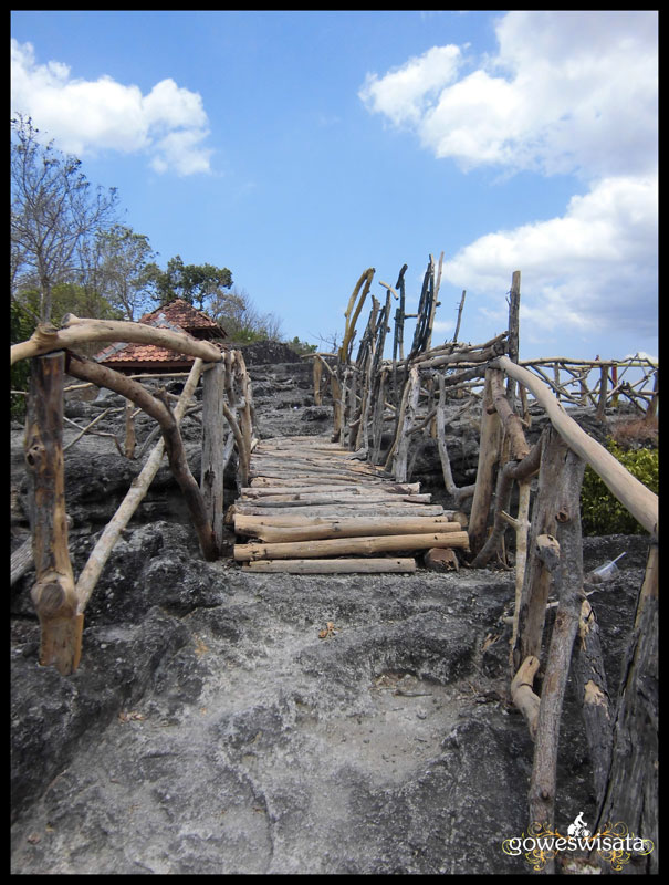 wisata: BUKIT TOMPAK, PIYUNGAN