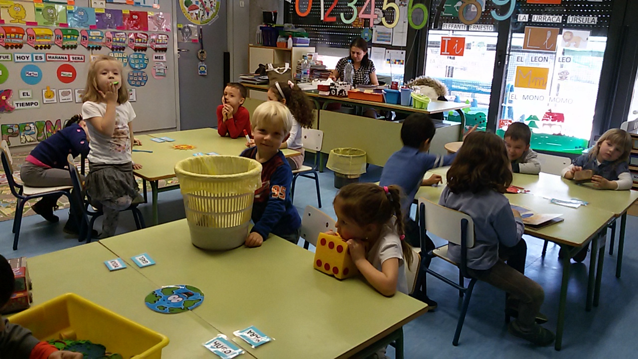 Ceip JoaquÍn Costa Buscando Objetos