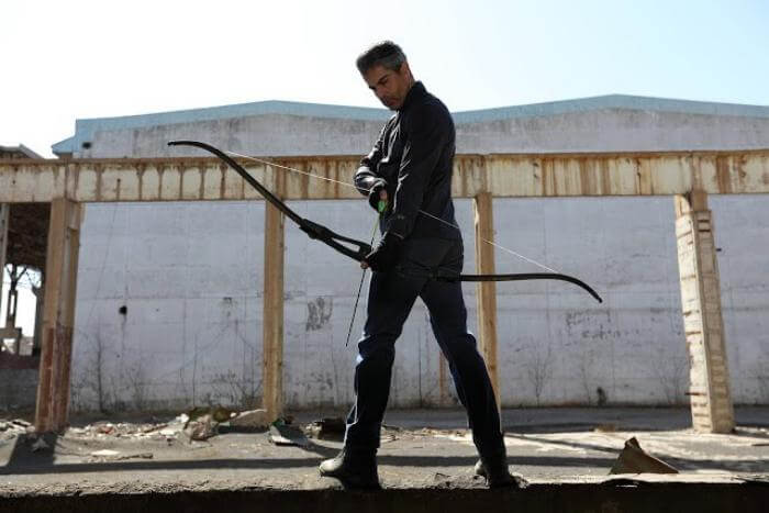 How To Hold A Bow And Arrow - Beginners Archery - Archery Hacks