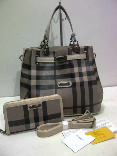 Tas Wanita: Tas Burberry Set Dompet 003