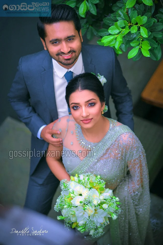 📷 විජේදාස රාජපක්ෂ පුත් රඛිත විවාහ ගිවිසගැනීම වෙනුවෙන් කළ ෆොටෝ ෂූට් එක