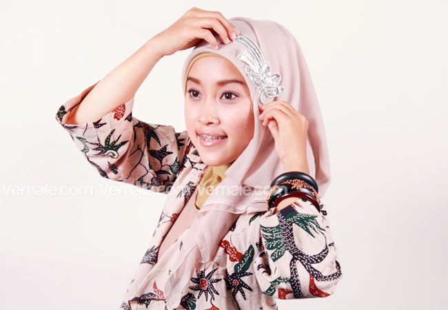 Cantik dengan Jilbab Segitiga | Tutorial Hijab