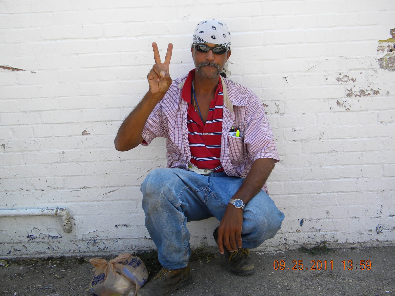 USHELLIT PEA SHELLERS AND PECAN NUT CRACKERS