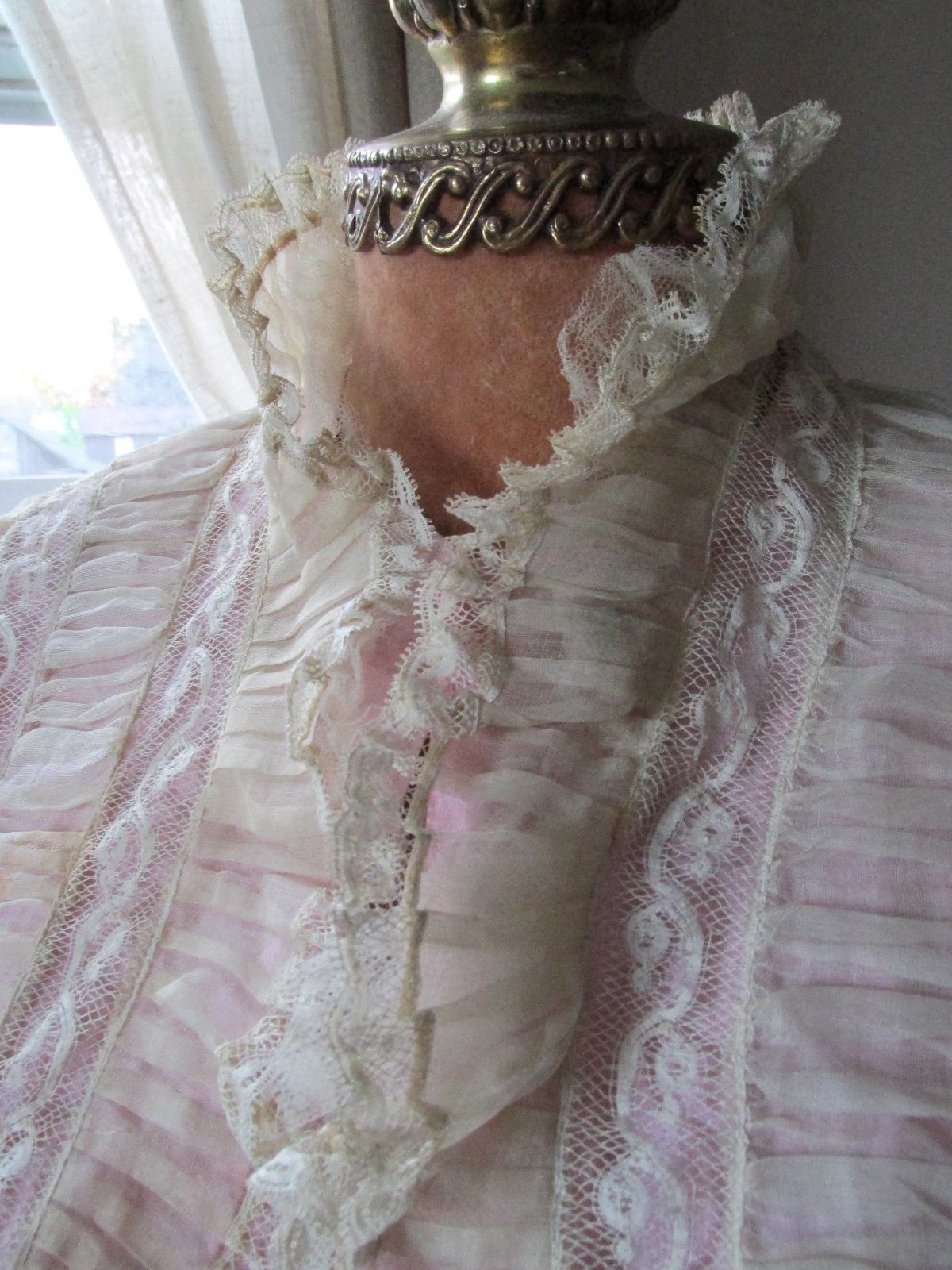 All The Pretty Dresses: Too Stunning Frothy Pink & White Lace Summer ...