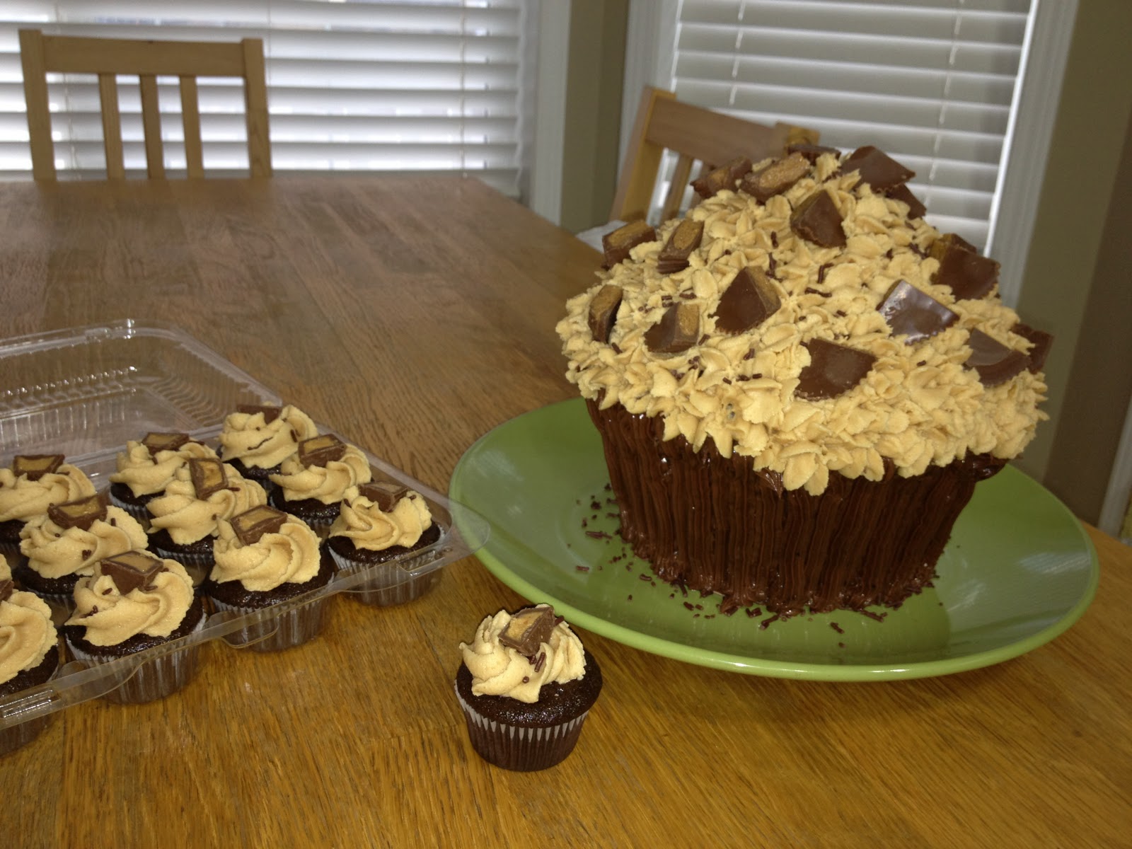 Sweet Tooth: Mega Cupcake...?