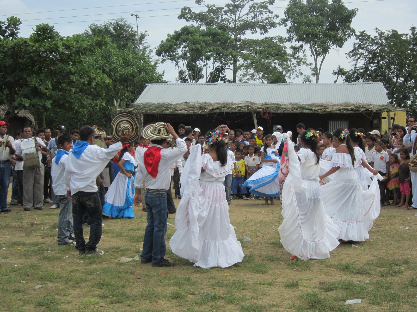 IDENTIDAD CULTURAL ZENU: Folclor