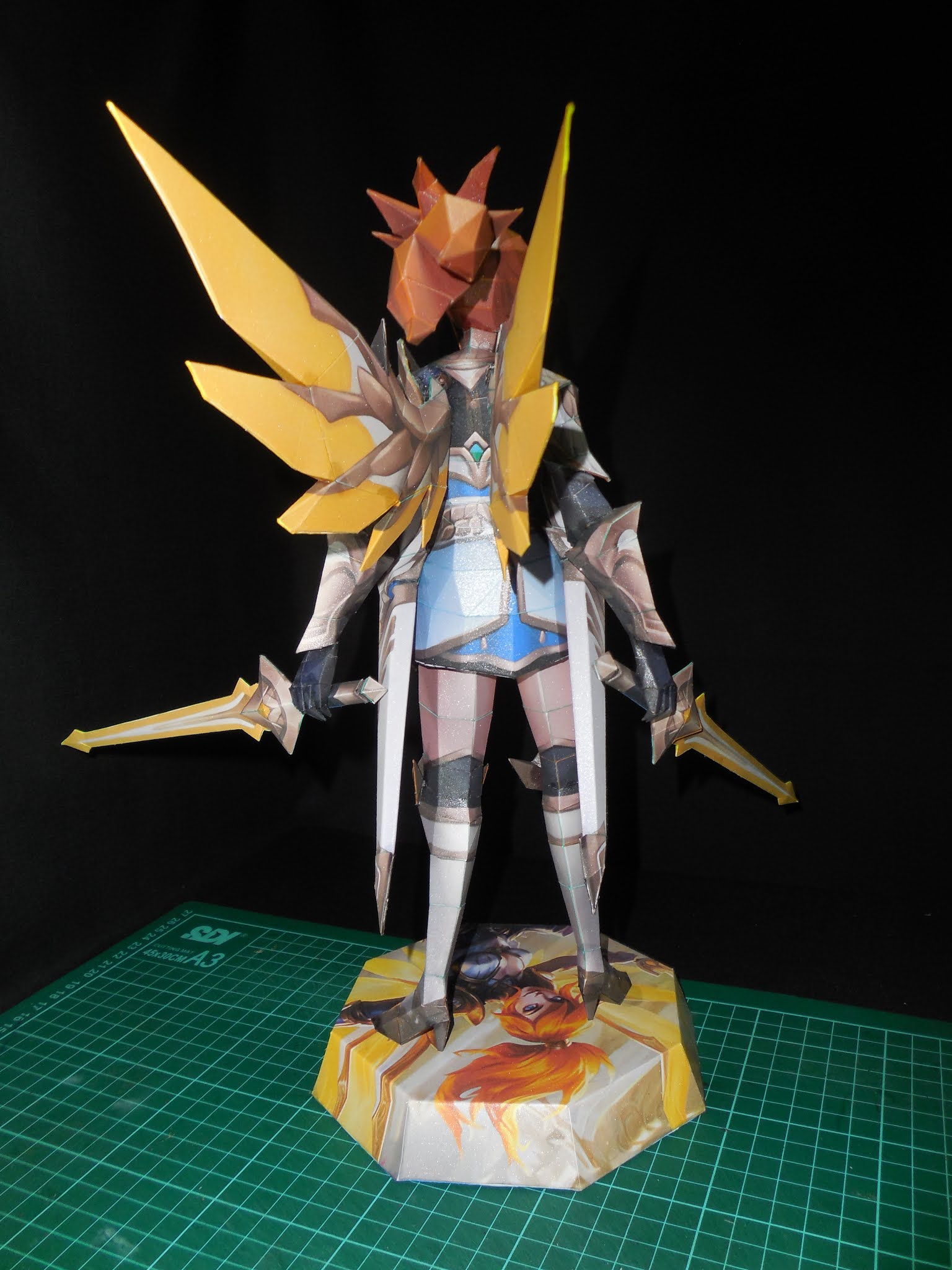 Eiji Papercraft: Hero Mobile Legends FannyLightborn Papercraft