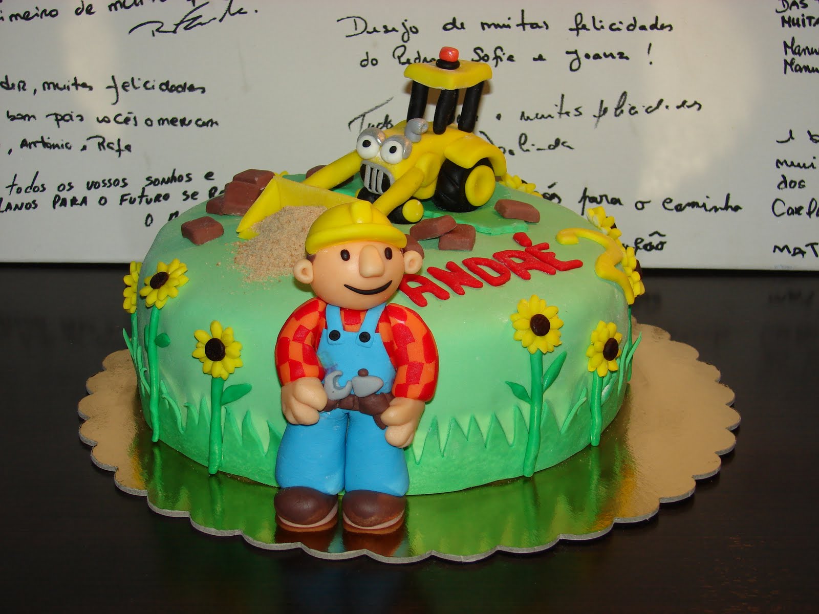 BOLOS DO NOSSO IMAGINÁRIO: Bolo Decorado - Bob o Construtor