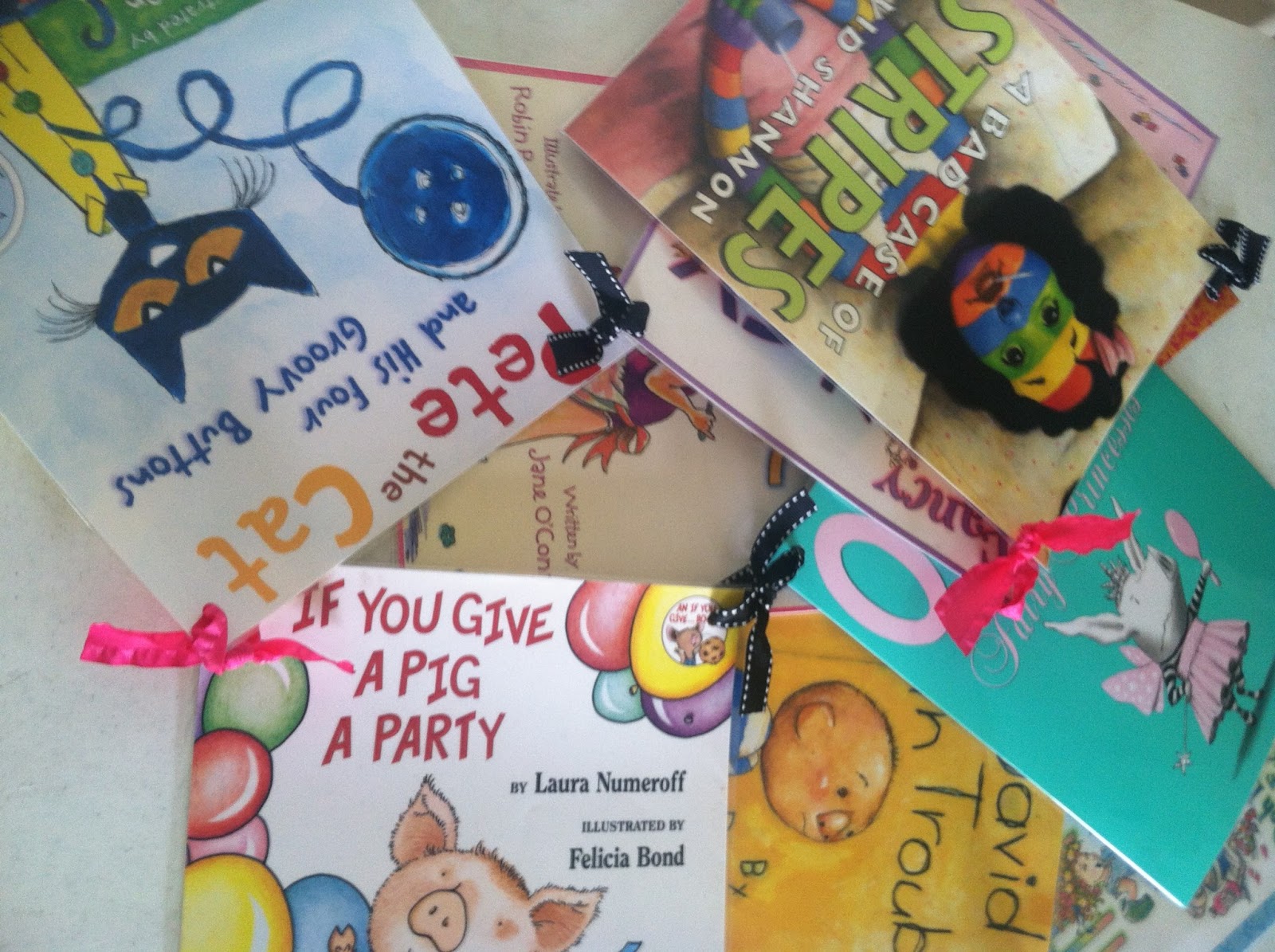 Happy Home and School: Cutest DIY Book Banner - Ever!!