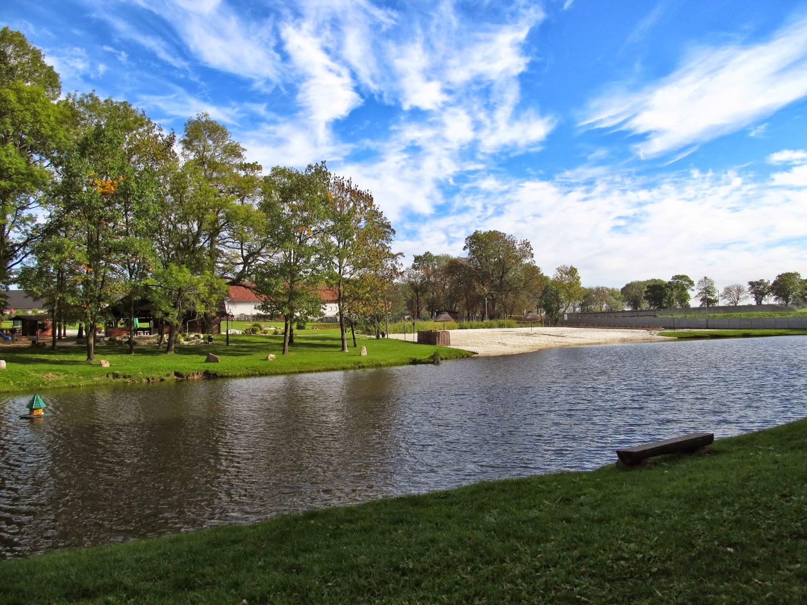 szlaki i bezdroża: Wilkowice - dwór i pałac Larischów