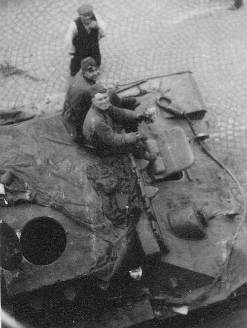 Gur Khan attacks!: Т-34-Т образца 1944 года