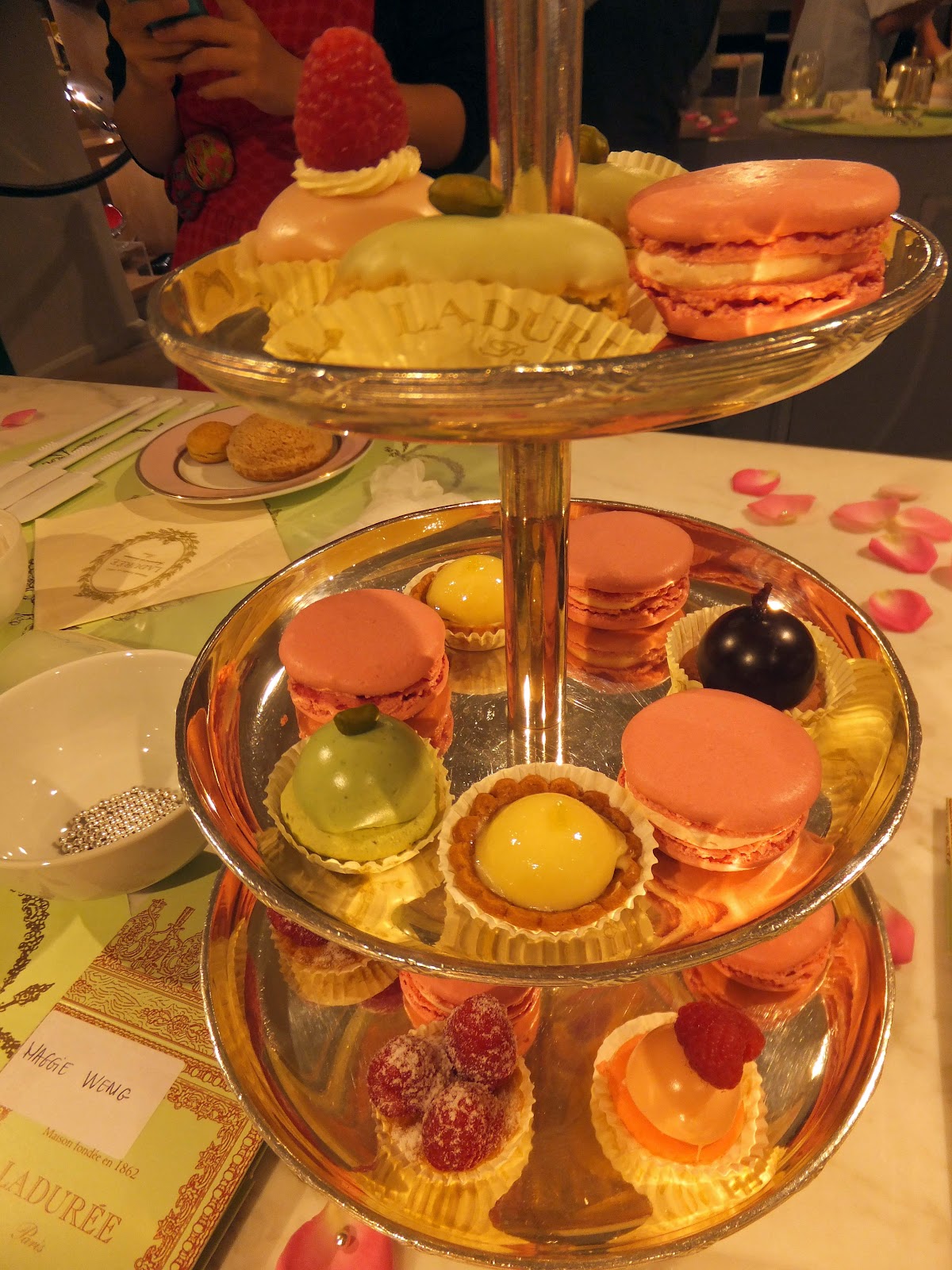 lauralovescakes...: Laduree Masterclass at Harrods