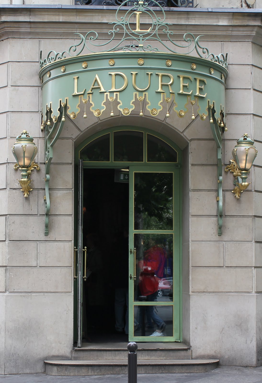 Savouring the Seasons: Bienvenue Laduree!