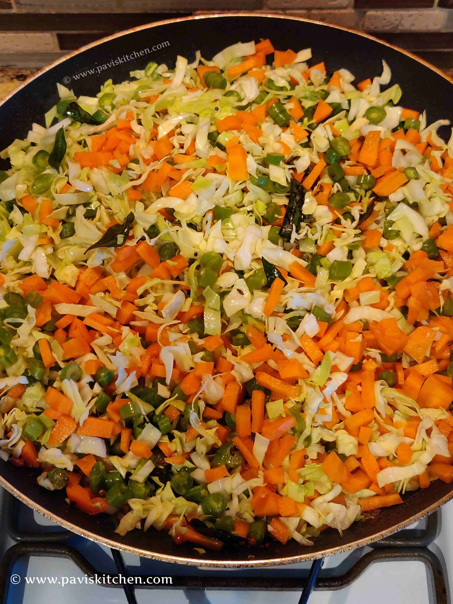 Tri-color poriyal | Carrot beans cabbage poriyal recipe | kalyana veetu ...