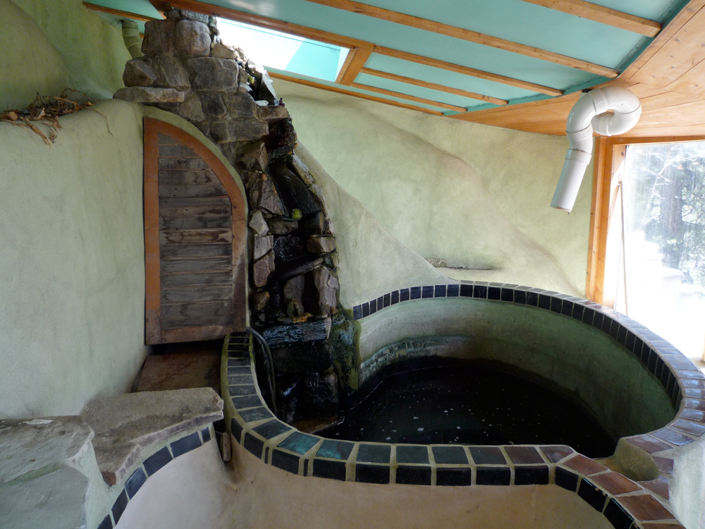 Ottilias Veranda: Earthship!