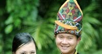Pakaian-Pakaian tradisi kaum Kadazandusun pada Hari Pesta Keamatan