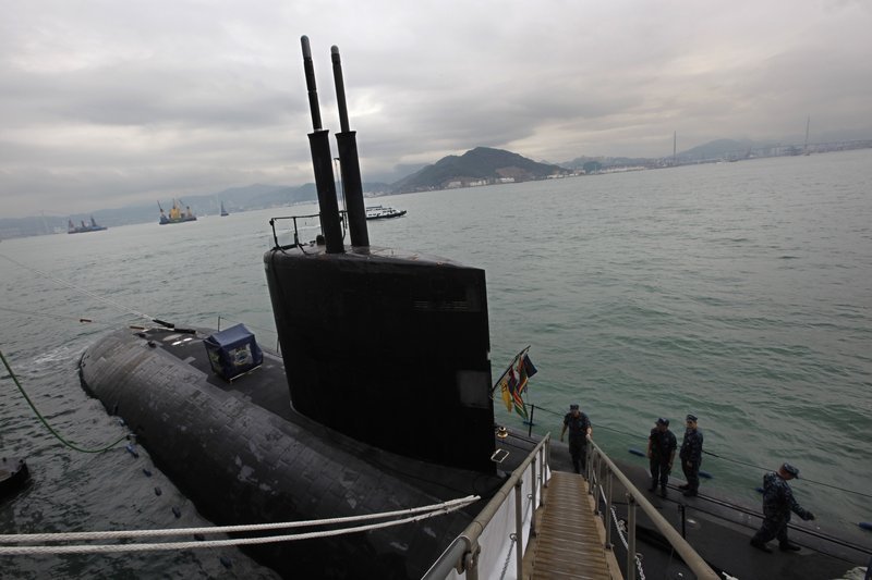 China Defense Blog: Sub Photos of the day: Qing class in Shanghai, LA ...