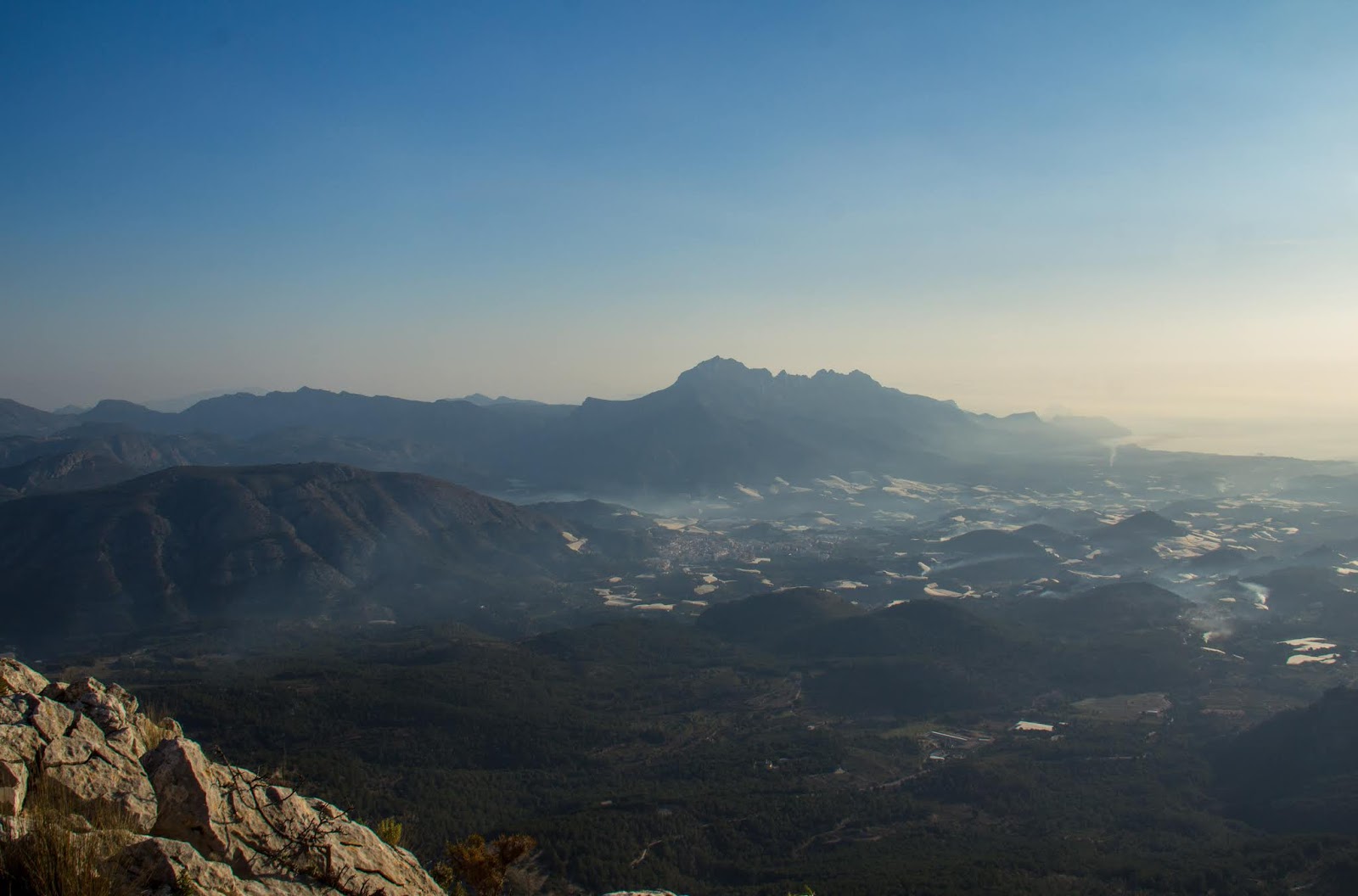 EL MADALLAR, EL PENYÓ ROC Y EL PENYÓ MULERO, DESDE LA FONT DEL PI.
