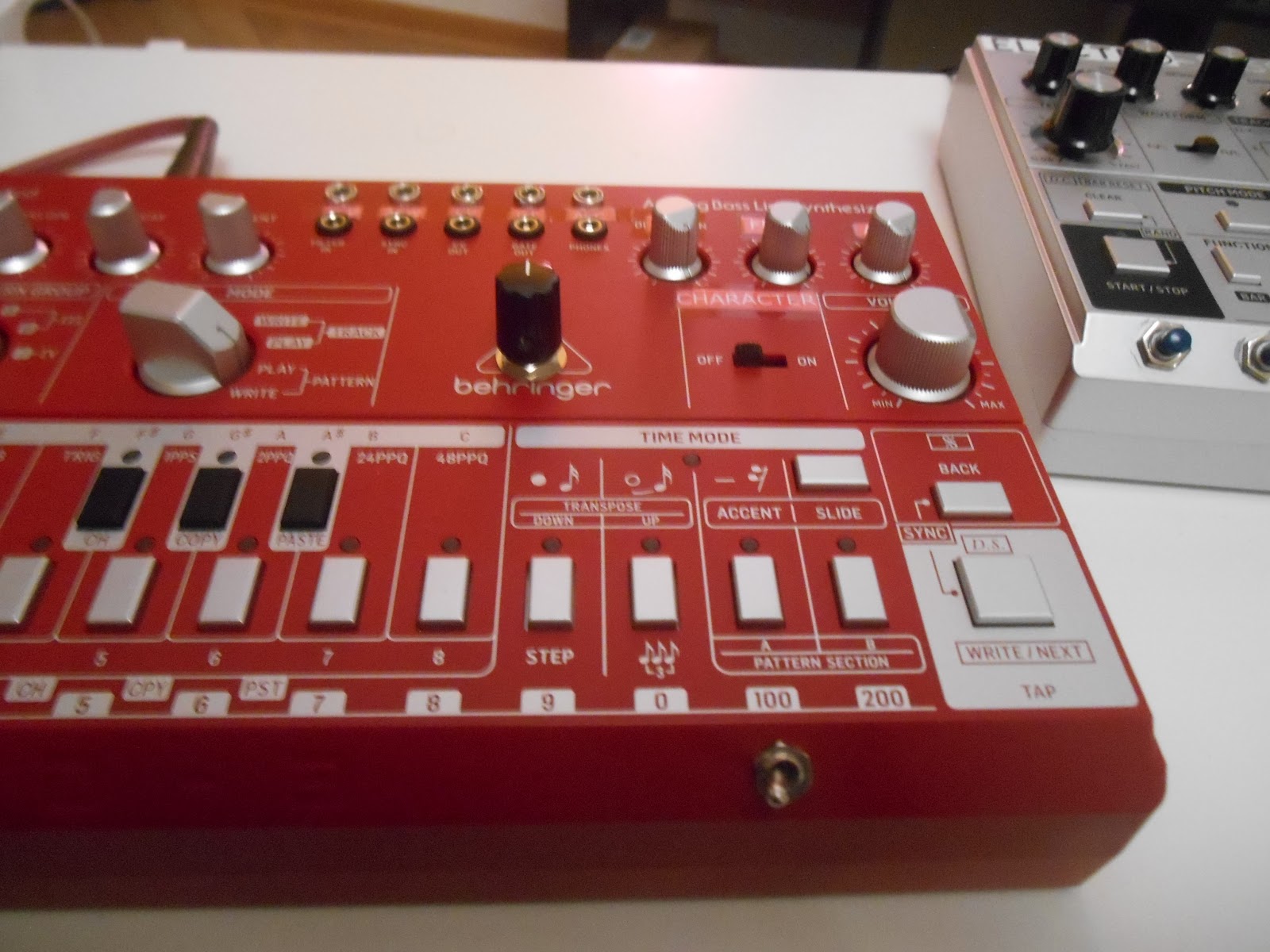 MATRIXSYNTH: DIY Modding Guide for the TD-3