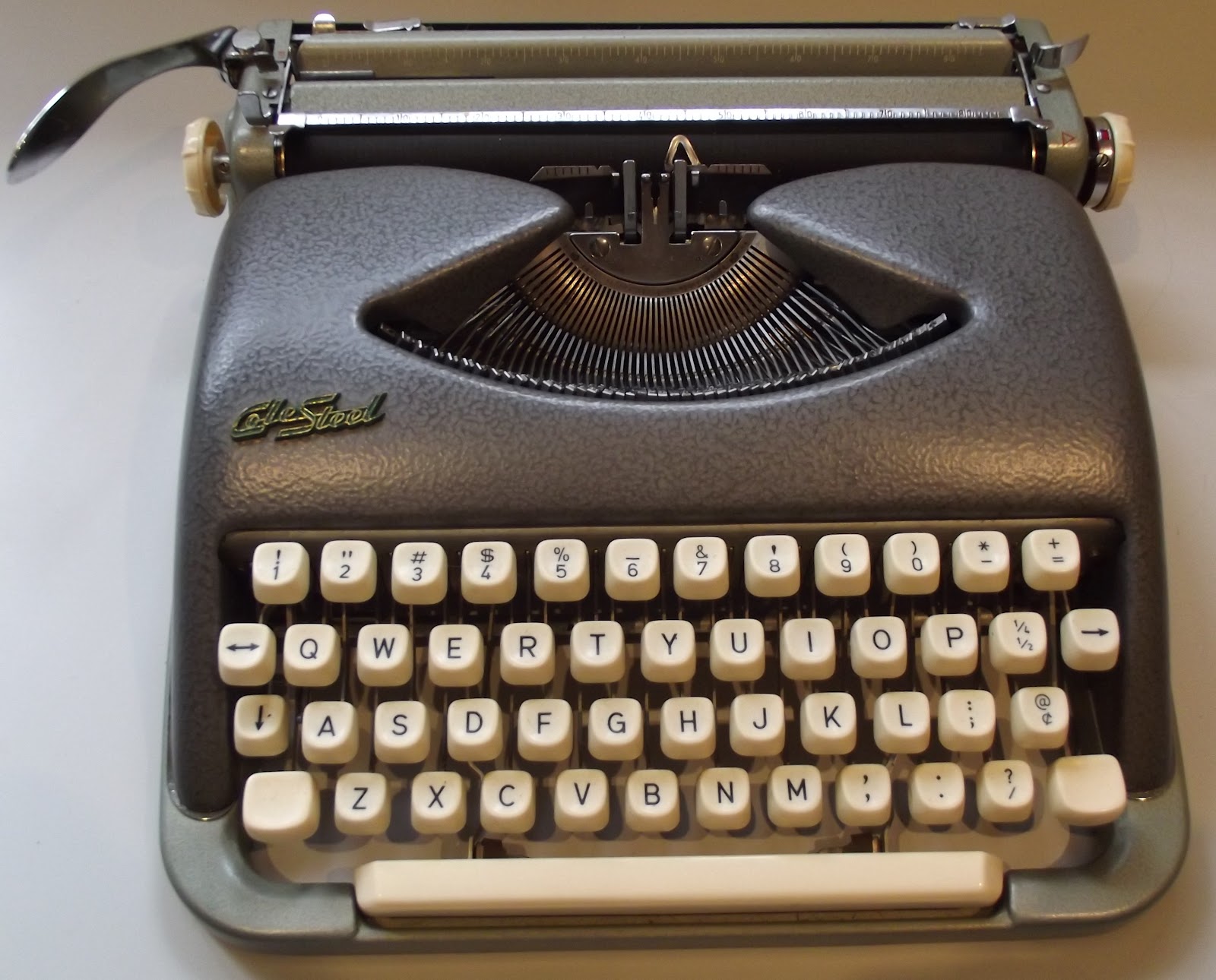 oz.Typewriter: New-look Cole Steel Portable Typewriter