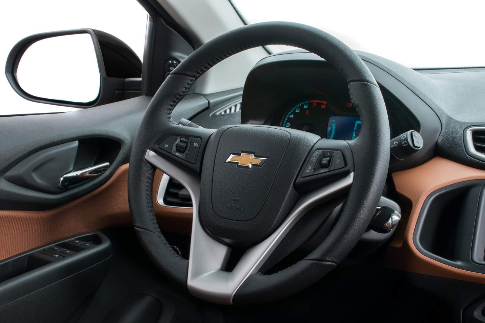 Chevrolet Onix Activ 2017: vídeo, preço, consumo e detalhes