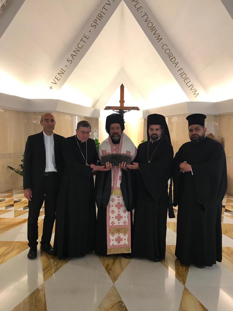 ΦΩΣ ΦΑΝΑΡΙΟΥ: Ο ΠΑΠΑΣ ΠΡΟΣΕΦΕΡΕ ΣΤΟ ΟΙΚΟΥΜΕΝΙΚΟ ΠΑΤΡΙΑΡΧΕΙΟ ΛΕΙΨΑΝΟ ΤΟΥ ...