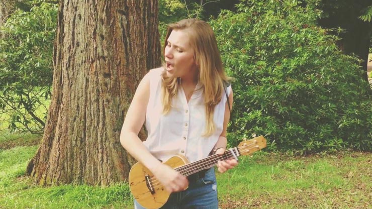 Australian songstress Zoee touched the hearts of thousands while ...