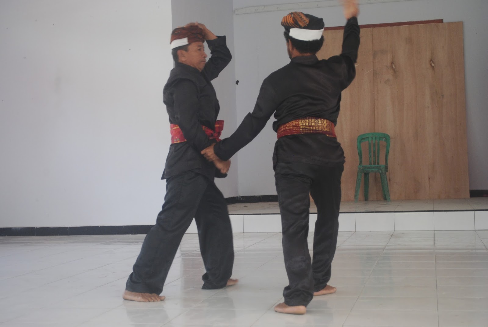 Beladiri Tradisional Langga Gorontalo: Para pe'langga mengunakan pakai ...