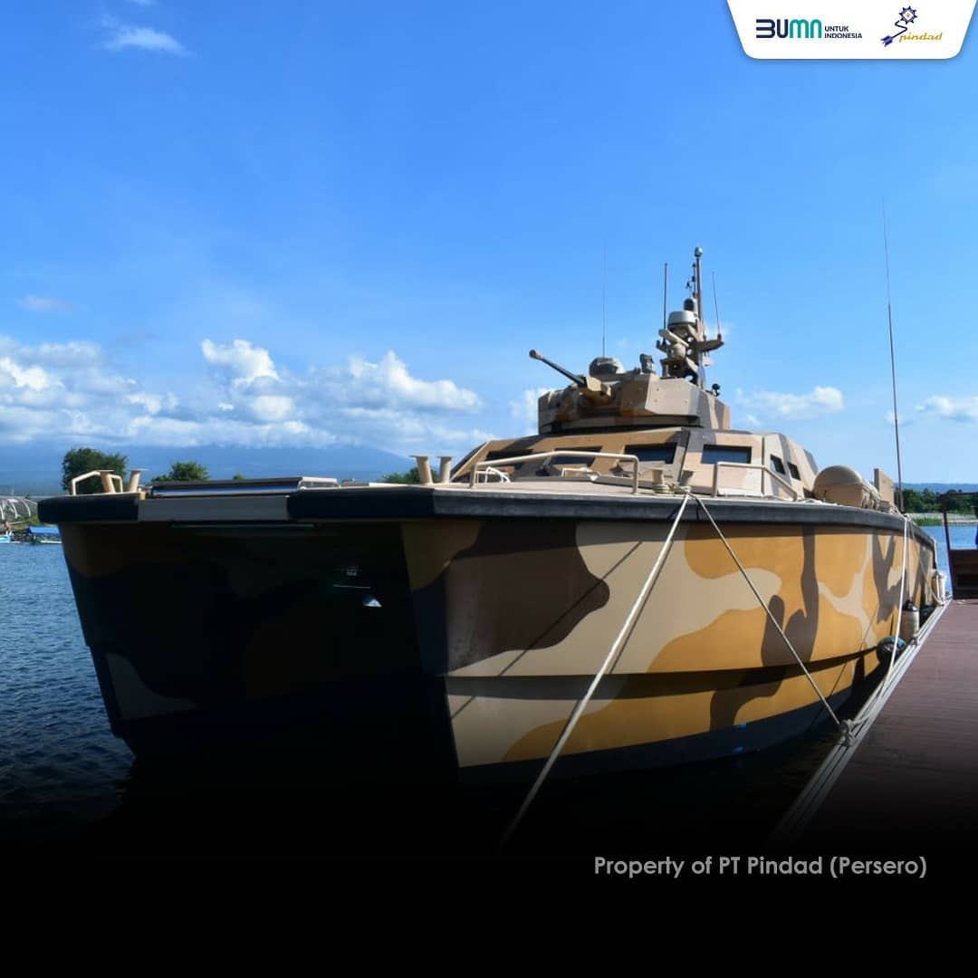 DEFENSE STUDIES: Tank Boat Meluncur ke Air