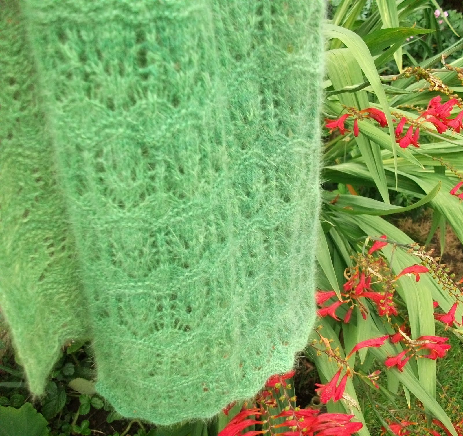 Uniqart: Leaf Green Lacy Scarf
