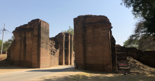 a blog about food, art, travel & more...: Tharabha Gate, Bagan