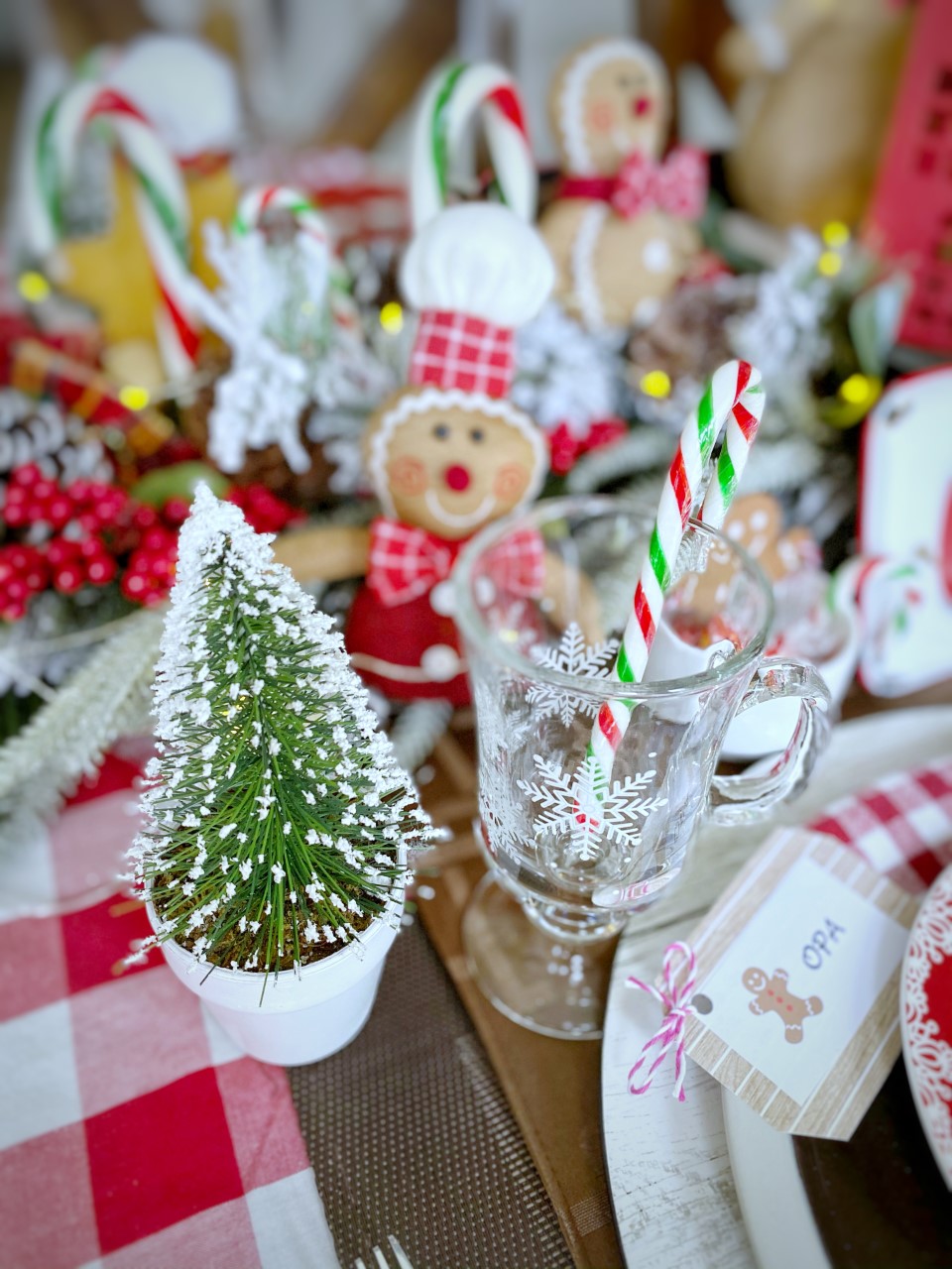 Dining Delight: Gingerbread Themed Christmas Tablescape