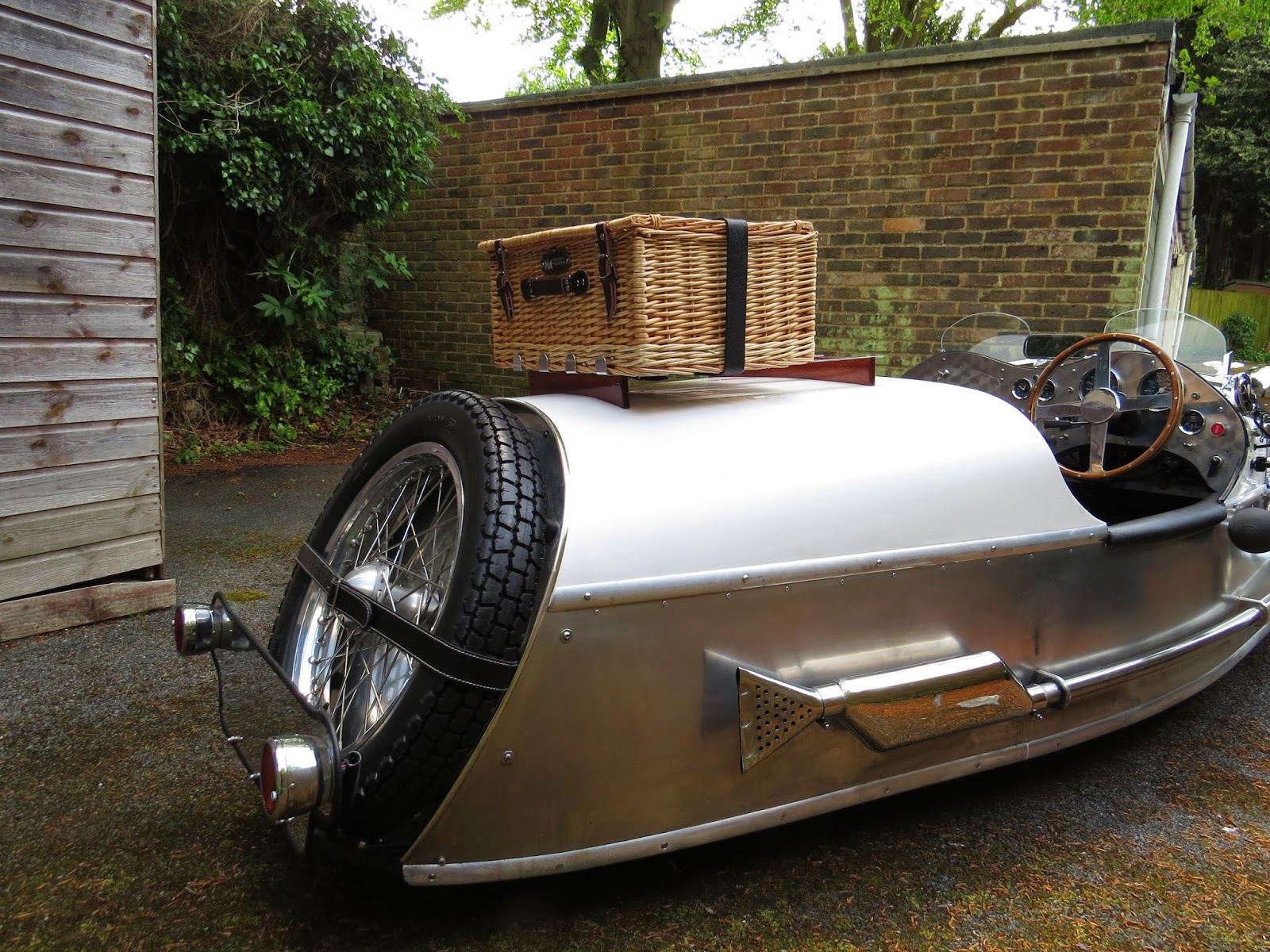 MAC'S REPLICA MORGAN 3 WHEELER BUILD: MARKING TIME